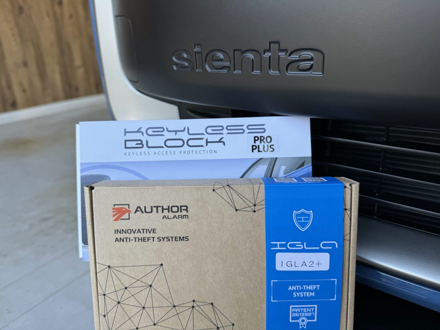 トヨタ 10シエンタにIGLA、KEYLESS BLOCK取付 | COLORS｜静岡県沼津市のカーオーディオ・ホームシアター施工