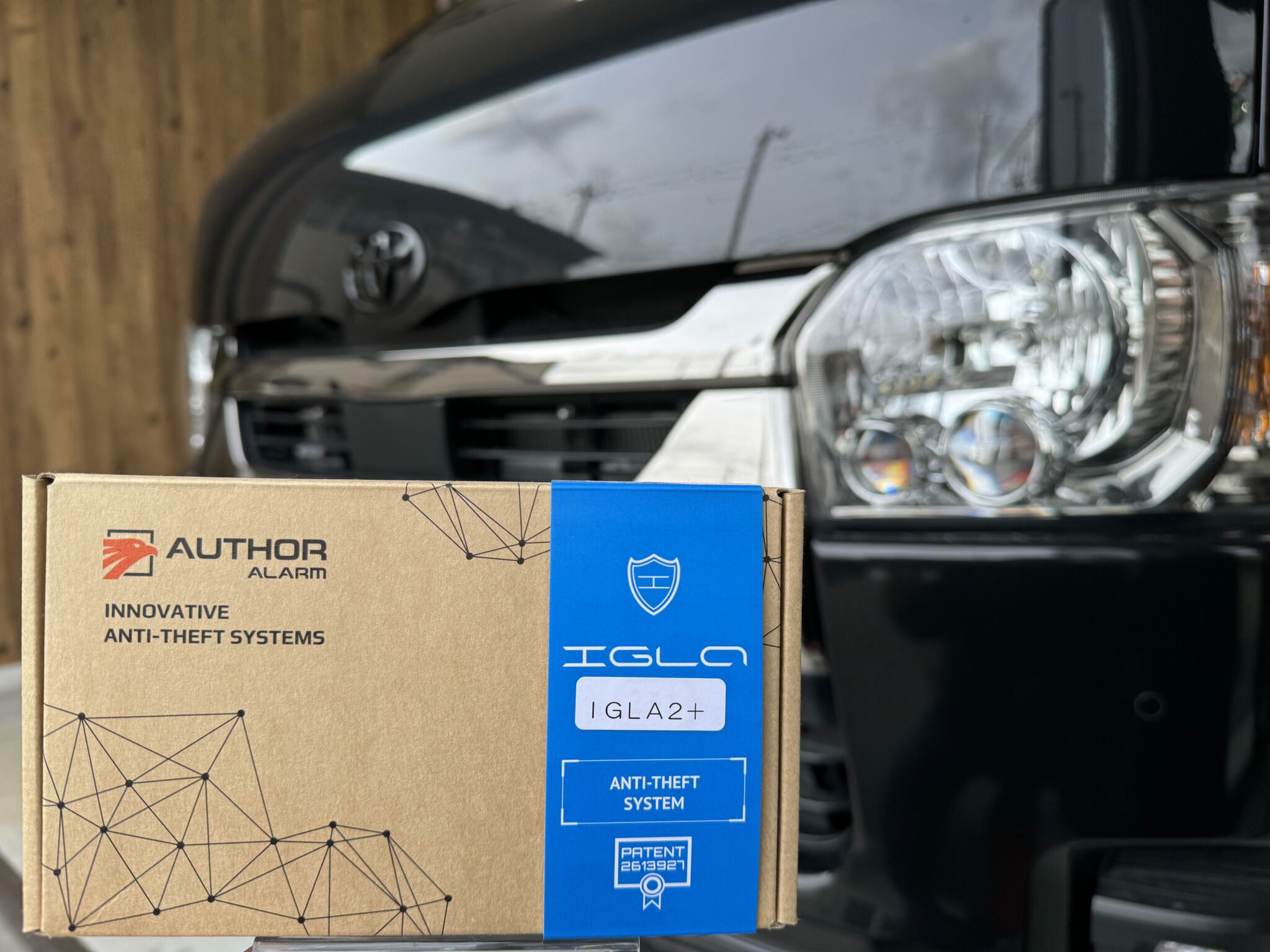 トヨタ 200ハイエースにIGLA取付 | COLORS｜静岡県沼津市のカーオーディオ・ホームシアター施工